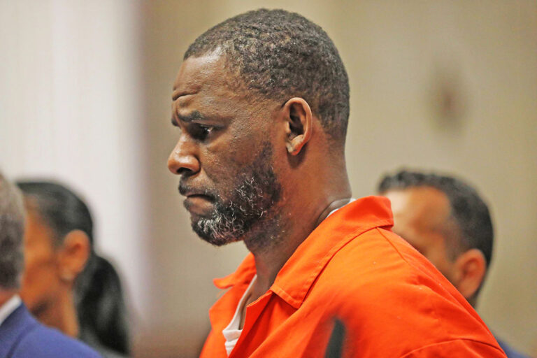 R. Kelly Birthday, Net Worth, Biography, Lawsuits, Age